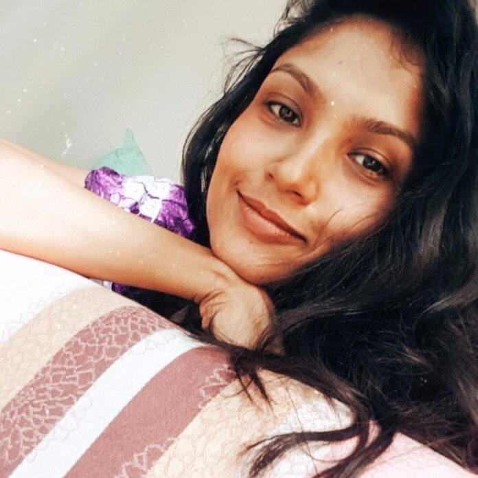 Actress Shruti Bapna HD Photos and Wallpapers August 2021 - Gethu Cinema