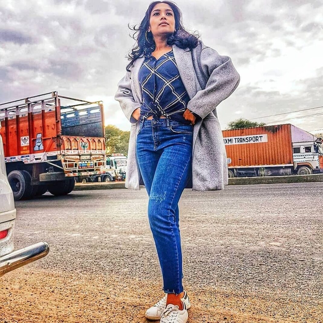 Actress Shruti Bapna HD Instagram Photos and Wallpapers September 2020 ...