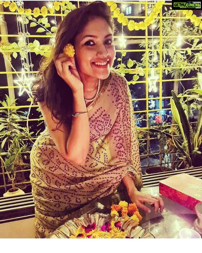 Actress Shruti Bapna HD Photos and Wallpapers November 2020 | Gethu Cinema