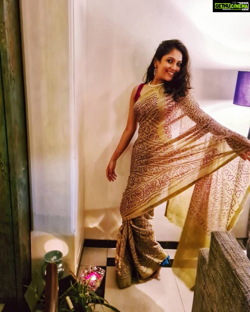 Actress Shruti Bapna HD Photos and Wallpapers November 2020 | Gethu Cinema