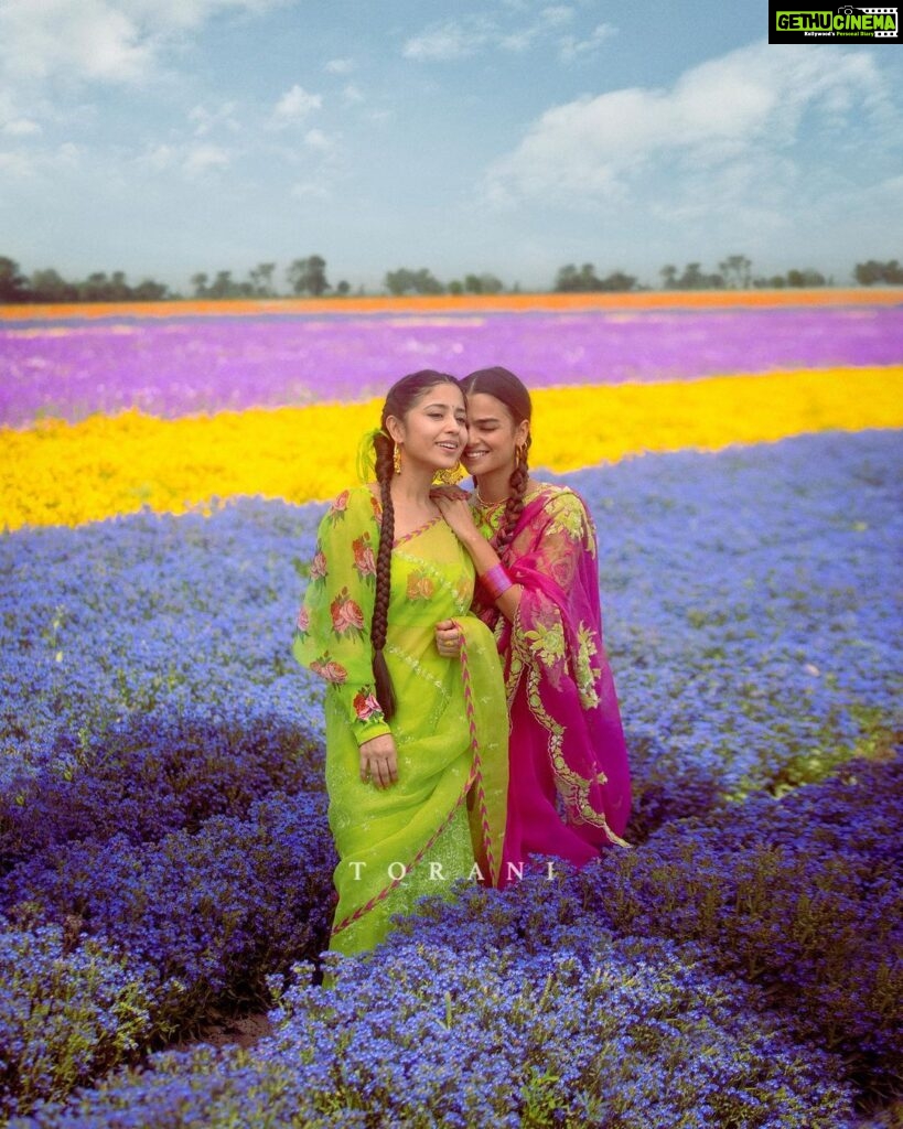 Shweta Tripathi Instagram - Making my flower field dreams come true ...