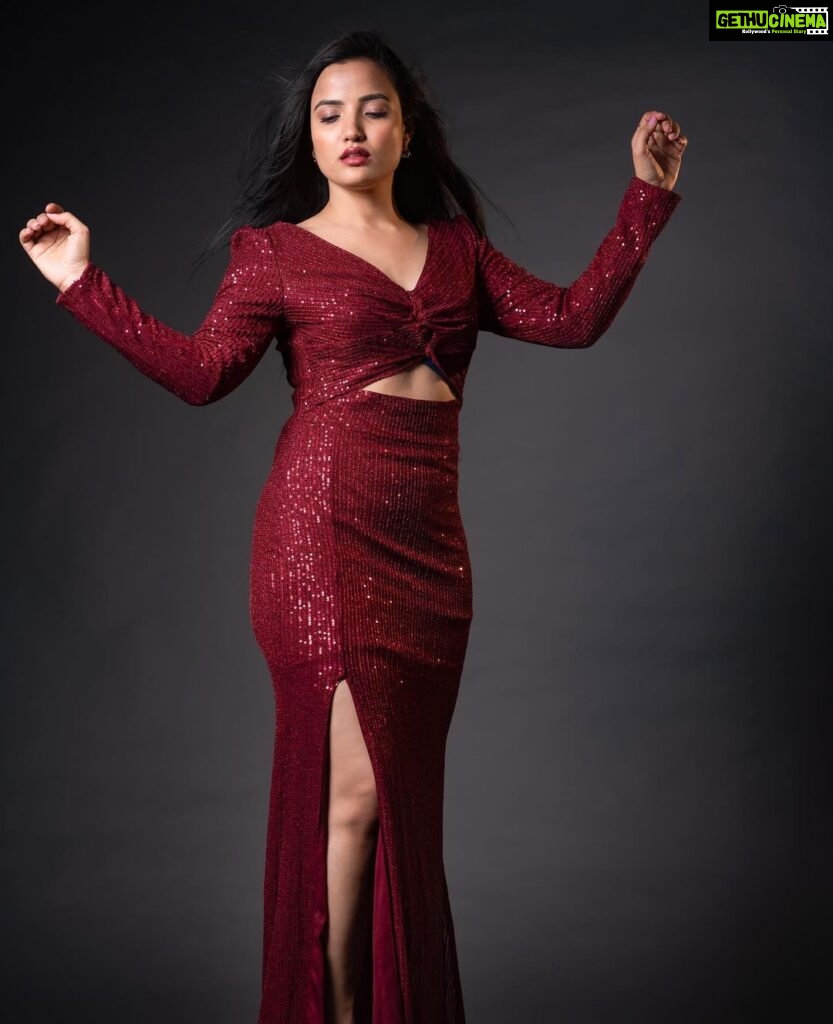 Actress Siri Hanumanth HD Instagram Photos and Wallpapers April 2023 ...