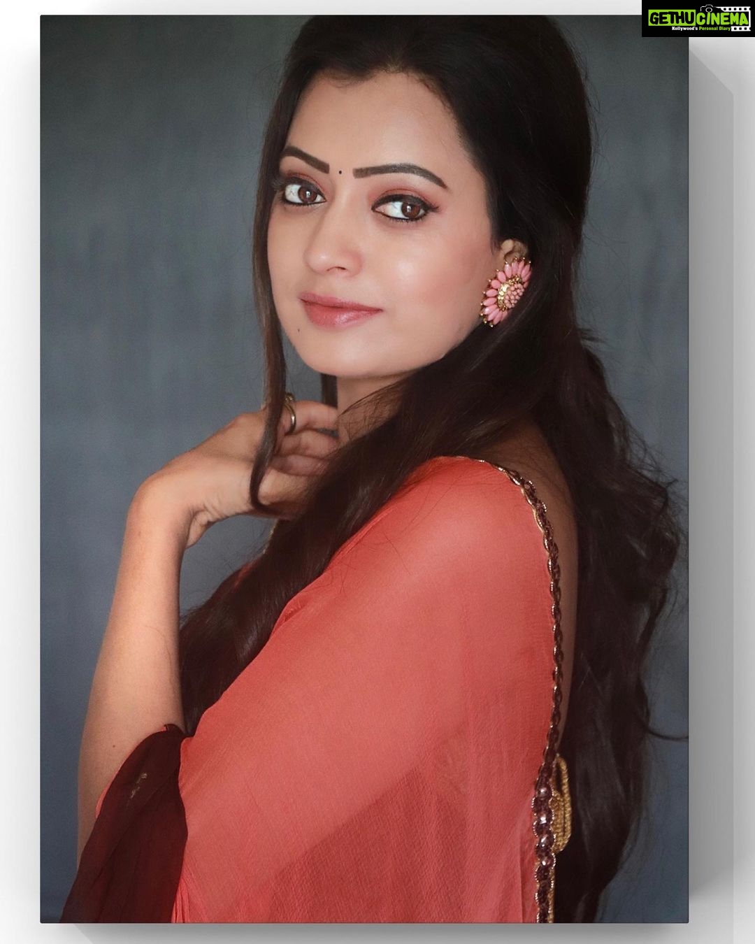 Actress Sowmya Rao Nadig HD Instagram Photos and Wallpapers October ...