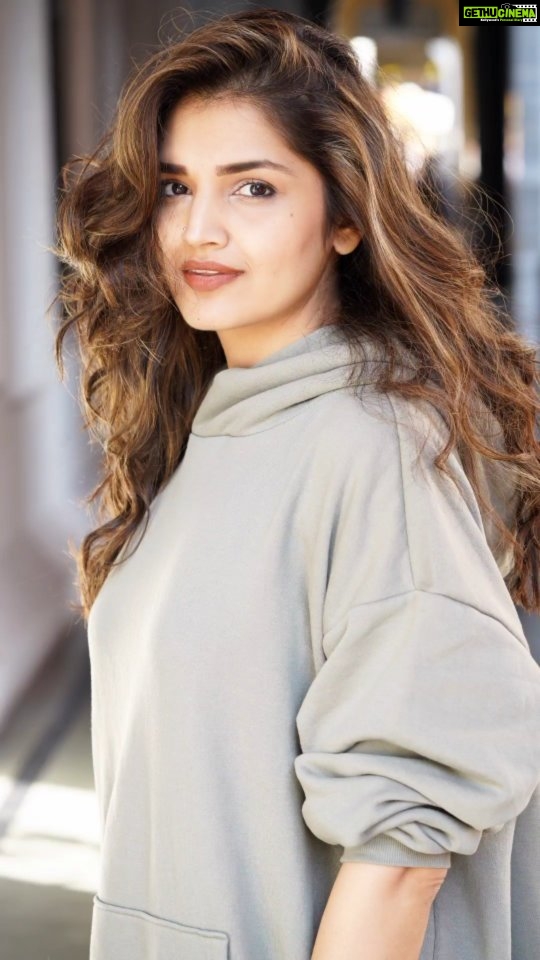Actress Tara Alisha Berry HD Photos and Wallpapers May 2023 - Gethu Cinema