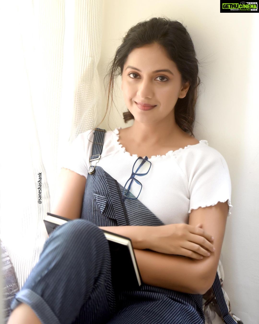 Tejashree Pradhan Hd Wallpaper