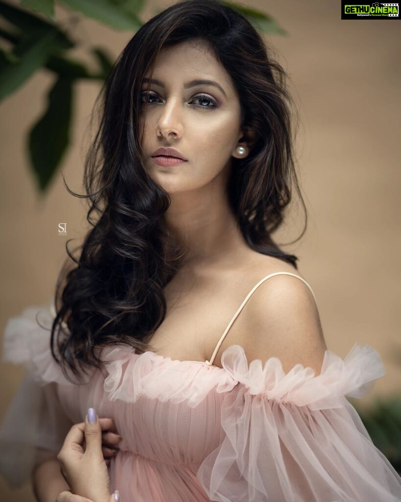 Actress Tejashree Pradhan HD Instagram Photos and Wallpapers August 2021 | Gethu Cinema