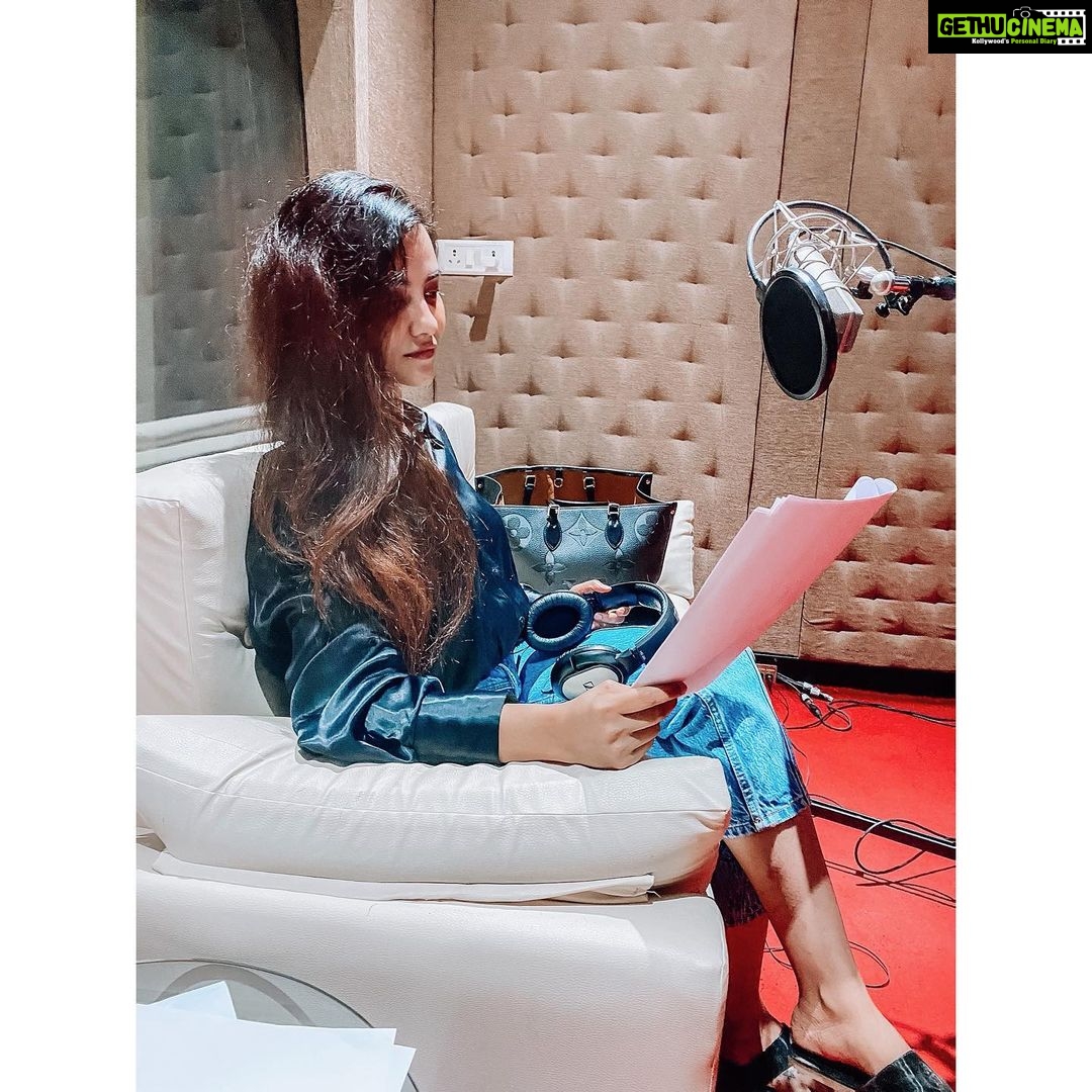 Tia Bajpai Instagram - Thank you @middayindia for this award. Iconic ...