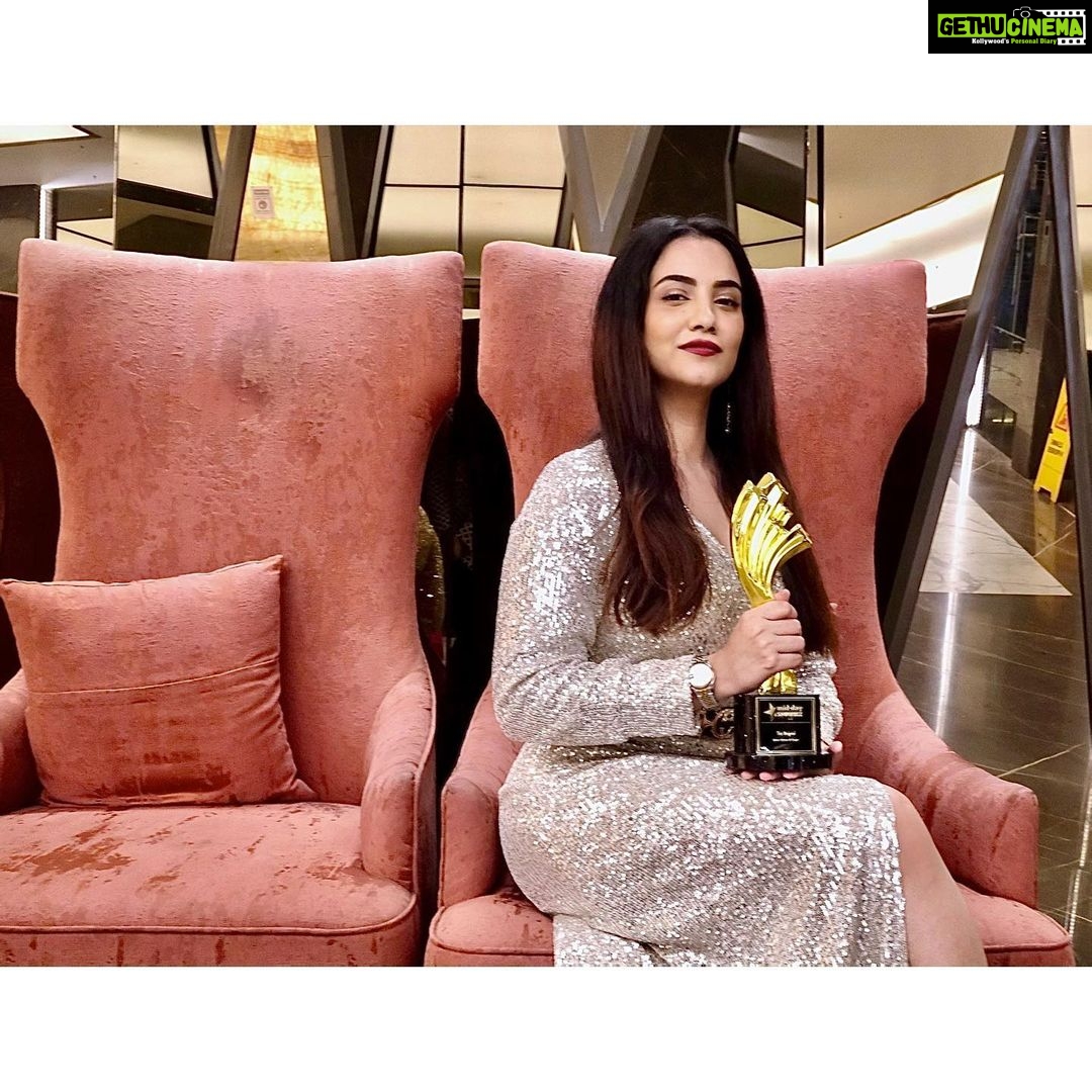Tia Bajpai Instagram - Thank you @middayindia for this award. Iconic ...