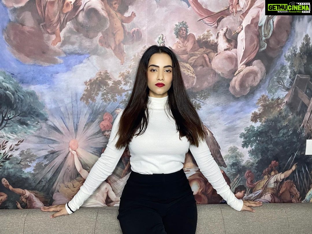 Tia Bajpai Instagram – Me and my Lipstick 💎 #TiaB #TiaBeezz | Gethu Cinema