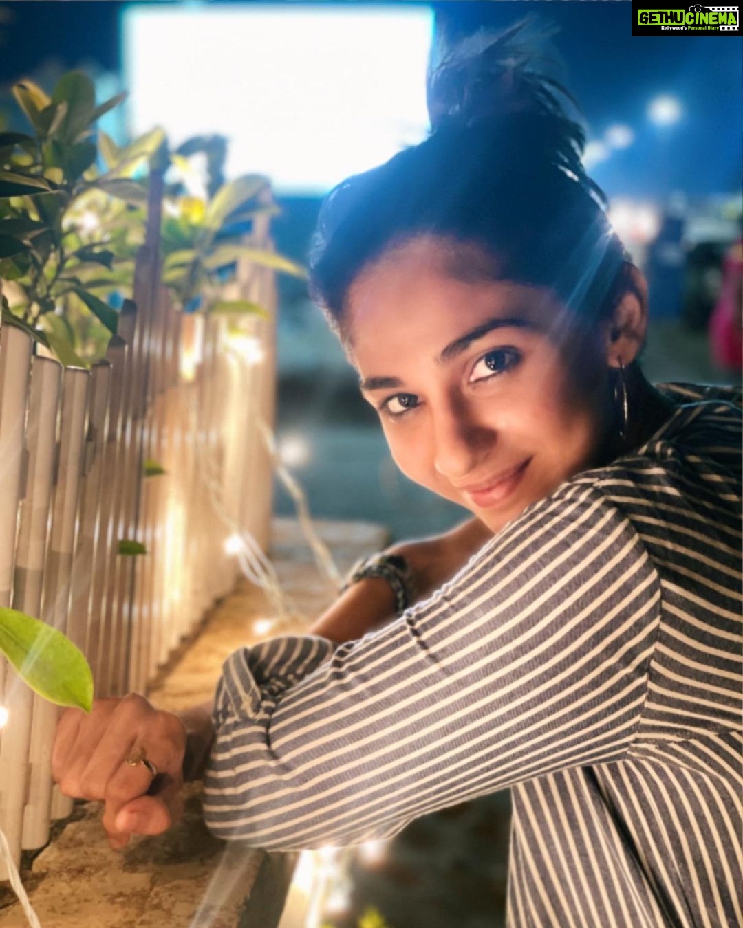 Actress Vidhi Pandya HD Instagram Photos and Wallpapers December 2022 ...