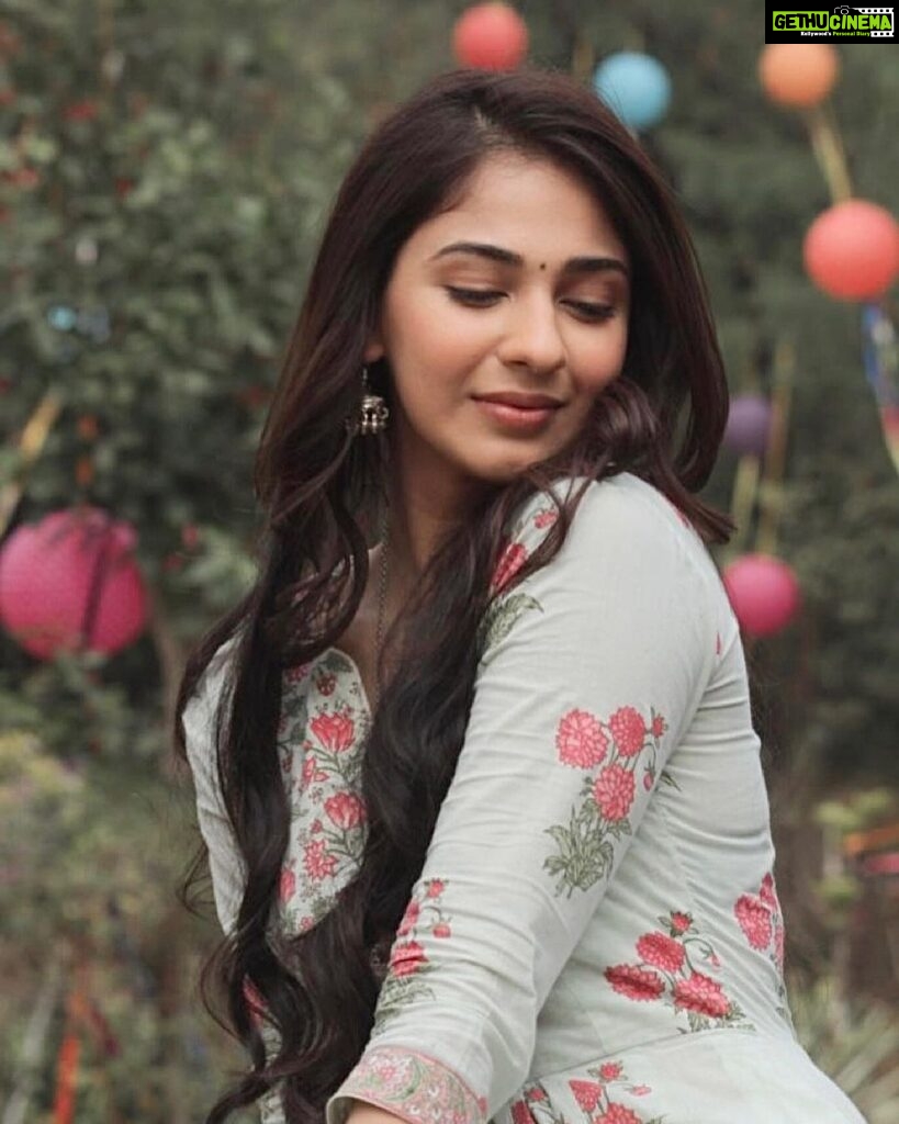 Actress Vidhi Pandya HD Instagram Photos and Wallpapers March 2022 ...