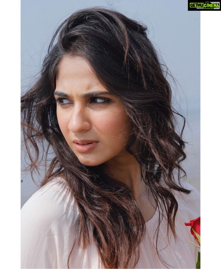 Actress Vidhi Pandya HD Instagram Photos and Wallpapers December 2022 ...