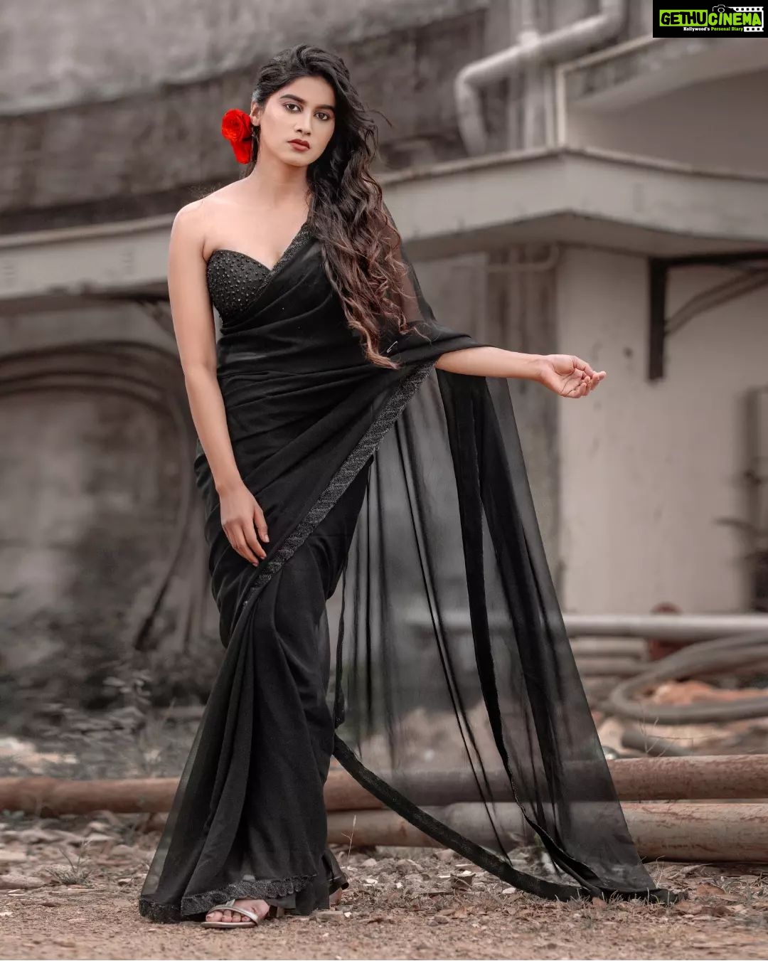 Actress Aadhirai Soundarajan HD Instagram Photos and Wallpapers June ...