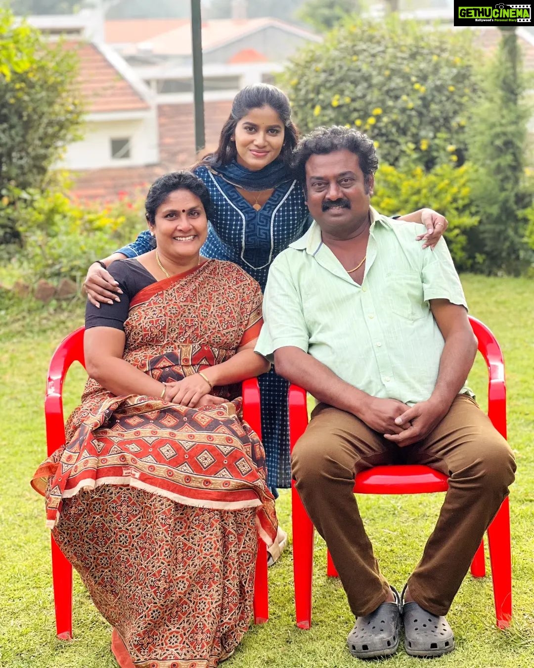 Aadhirai Soundarajan Instagram – மகாநதி👨‍👩‍👧 See you all @10pm today ...