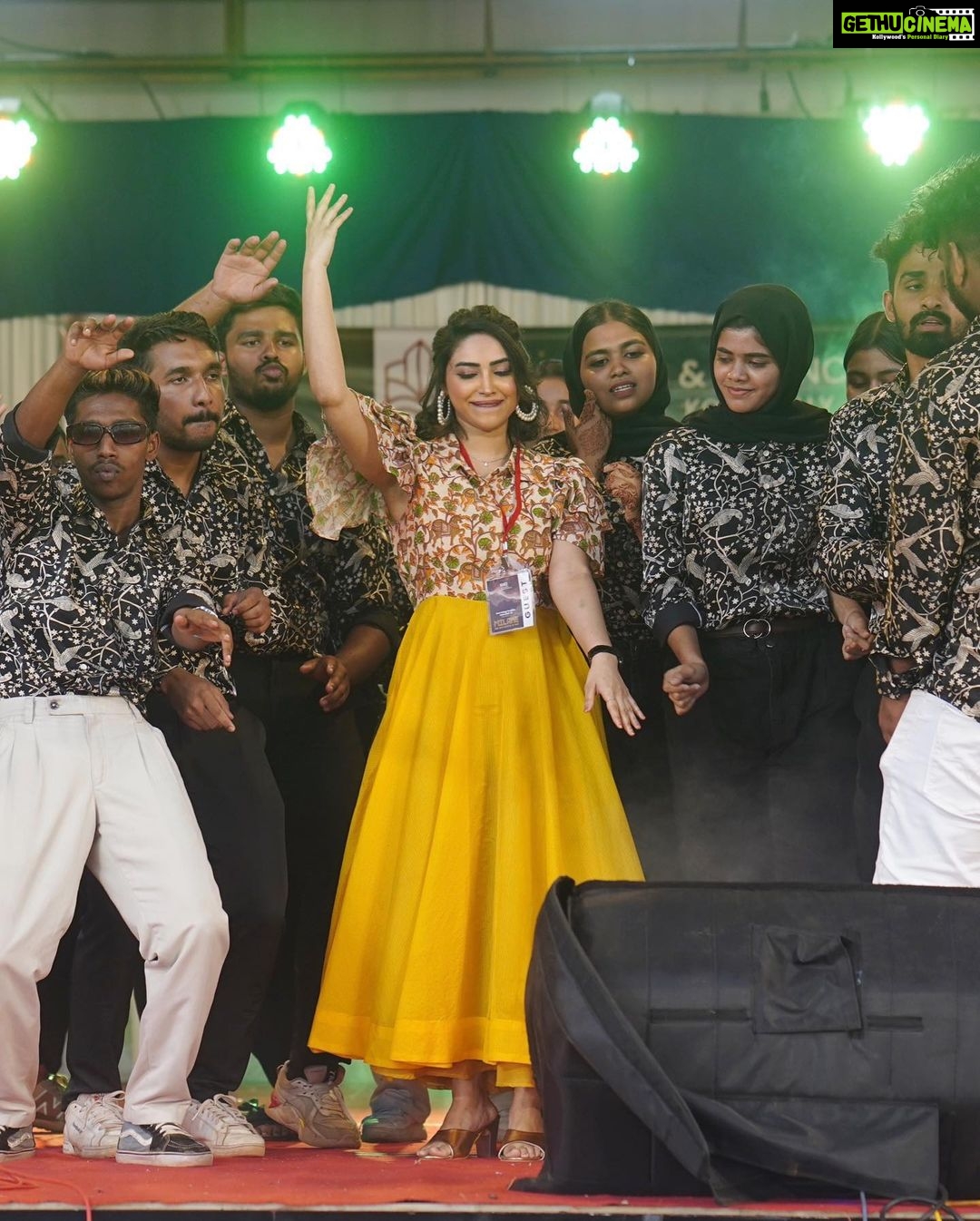 Ameya Mathew Instagram – കോഴിക്കോടൻ ഹൽവ പോലെ അതിഗംഭീരമായൊരു ദിവസം…😌 Thank You @kmo_college for ...