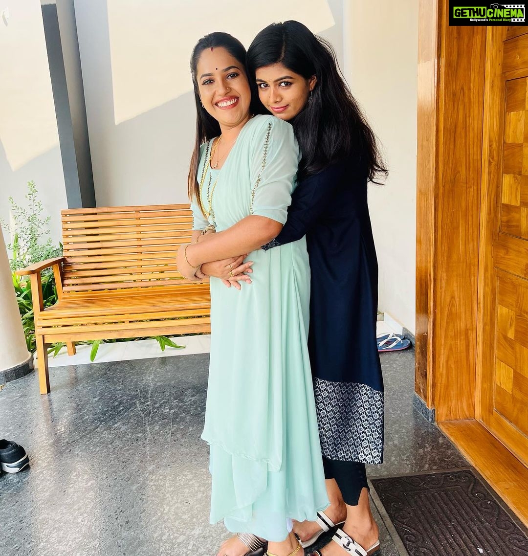 Amrutha Nair Instagram – 🫰🏻😘 @_.revathi_murali_ Outfit @_aneeva__collections_ Trivandrum, India ...