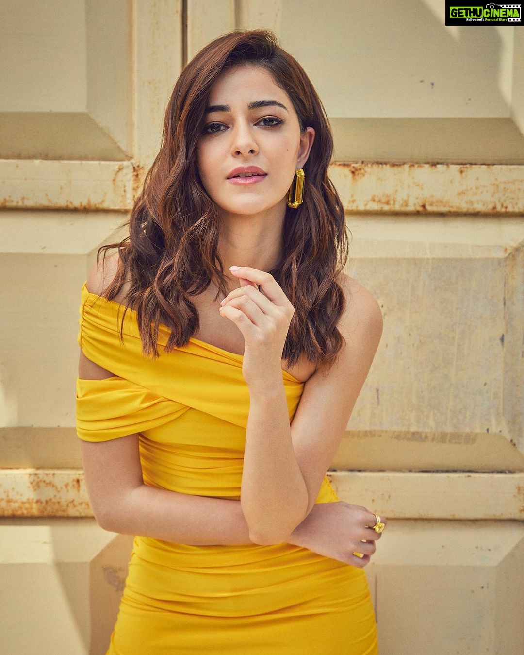Ananya Panday Instagram – Can’t u tell I got news for u – sun is ...