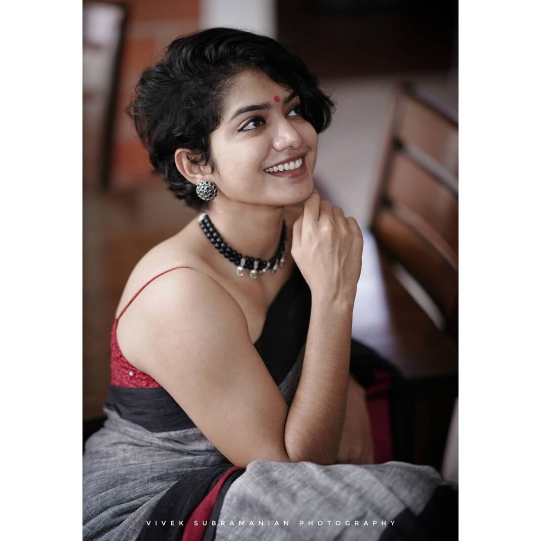 Anarkali Marikar Instagram - @kaya_online_ new amazing set of earings ...