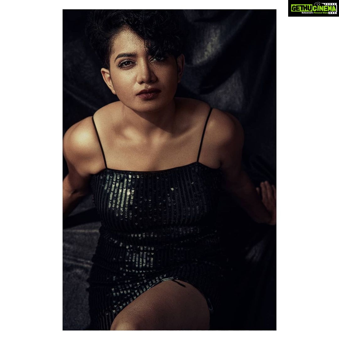 Anarkali Marikar Instagram – 🖤🖤 @vaffara_ photography @asaniya_nazrin ...