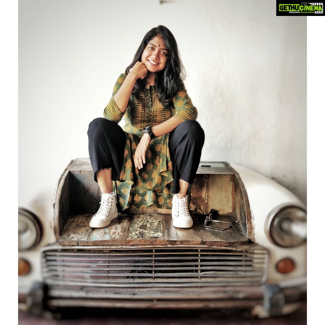 Anarkali Marikar Instagram – Smile coz you’re posing for a photo. @_ann ...