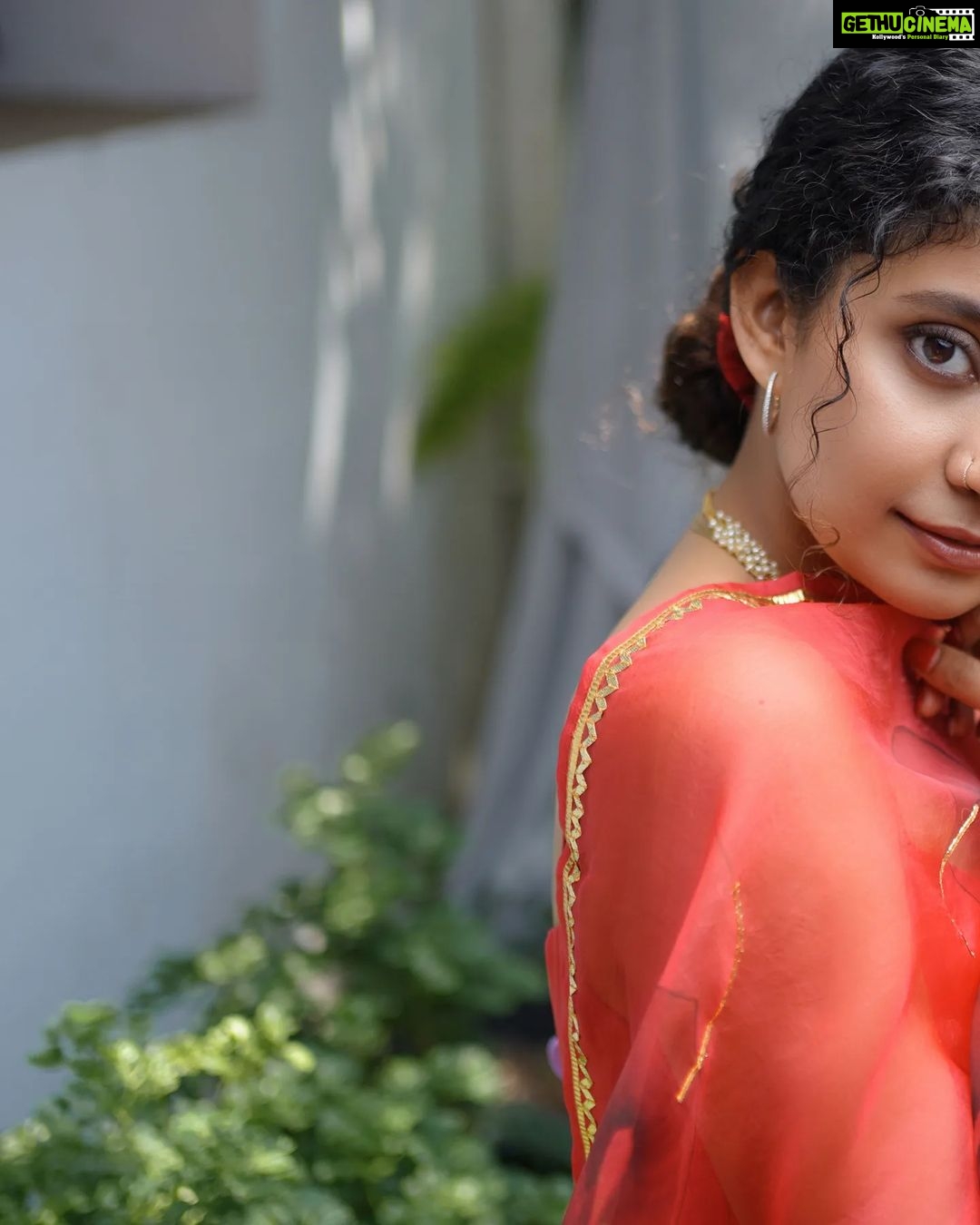 Anna Ben Instagram – Red Dahlia Wearing : @picchika * * * #portraits # ...