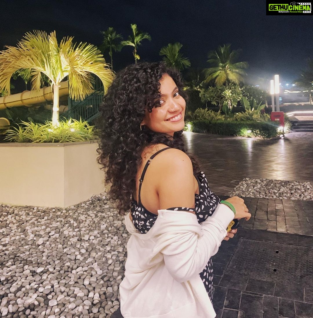 Anna Ben Instagram – Su: Dreamy effectil edukkam . . 3rd slide ...