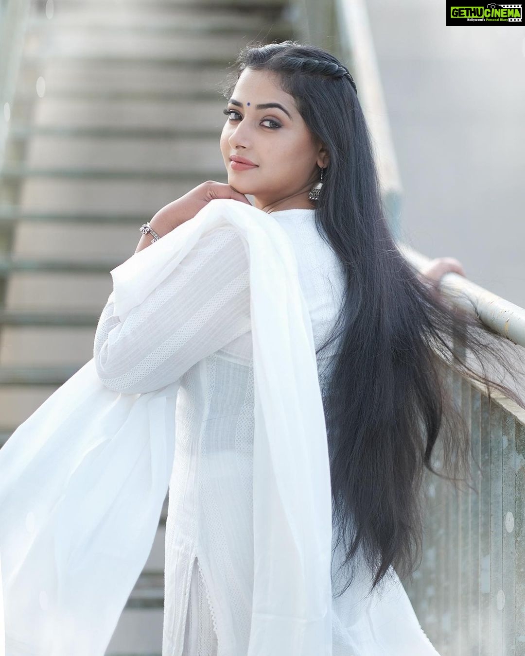 Anu Sithara Instagram – 📷 @vishnuprasadsignature 💄 @pinkyvisal | Gethu ...