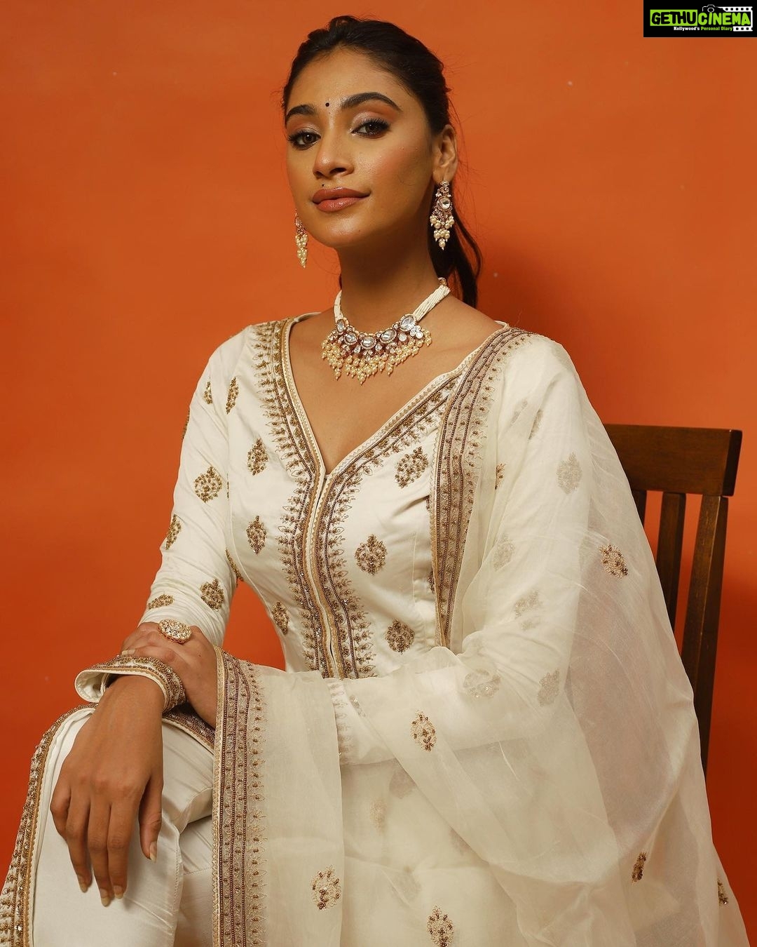 Model Anukreethy Vas HD Instagram Photos and Wallpapers January 2023 ...