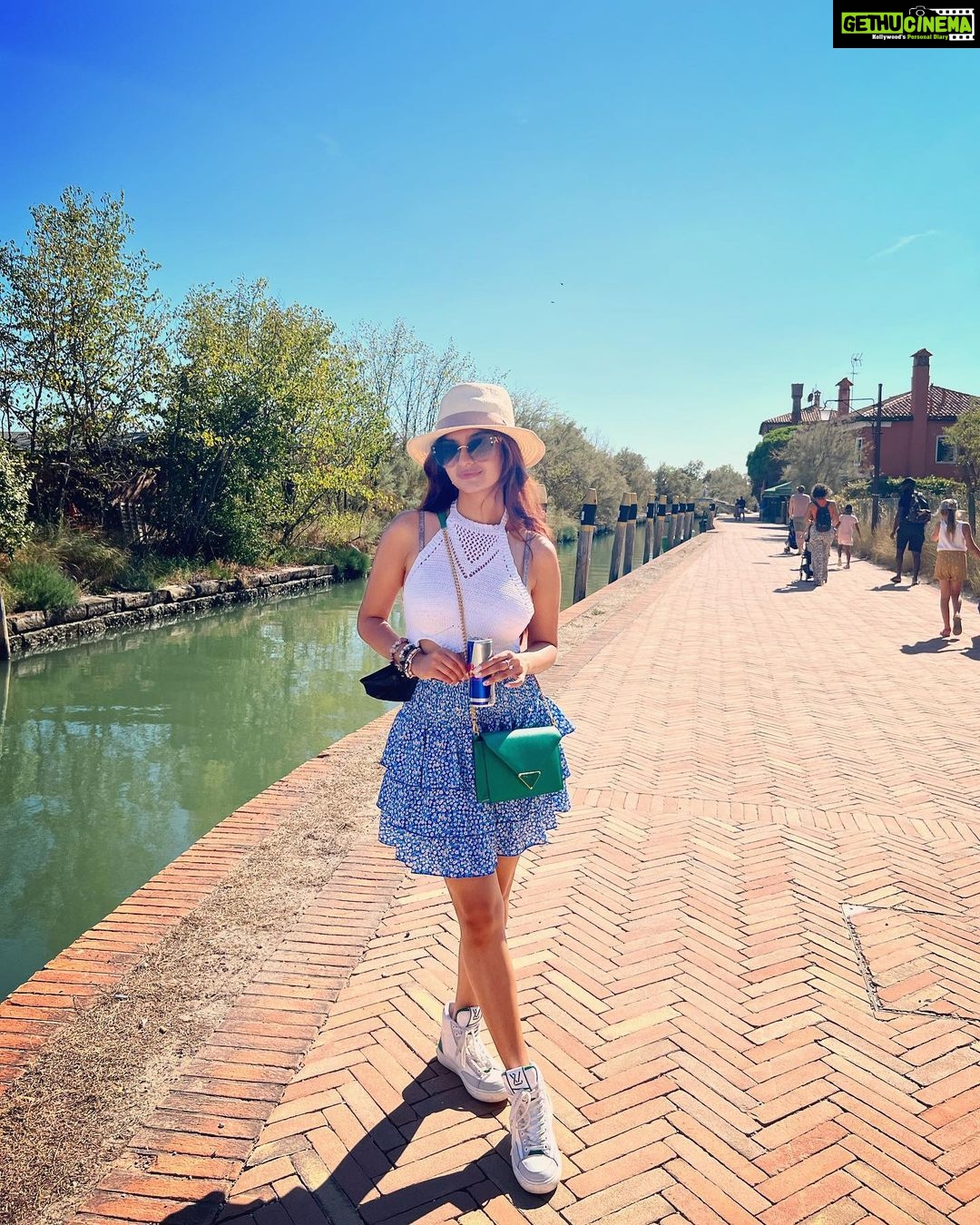 Actress Anushka Sen HD Instagram Photos and Wallpapers March 2023 ...