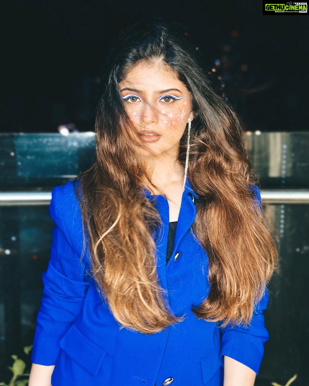 Arishfa Khan Instagram – 𝘉𝘢𝘭𝘢𝘯𝘤𝘪𝘯𝘨 𝘱𝘰𝘸𝘦𝘳 𝘸𝘪𝘵𝘩 𝘨𝘳𝘢𝘤𝘦🌌🤎 | Gethu Cinema