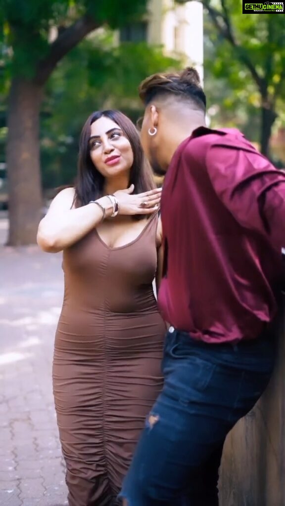 Actress Arshi Khan HD Photos and Wallpapers May 2023 | Gethu Cinema