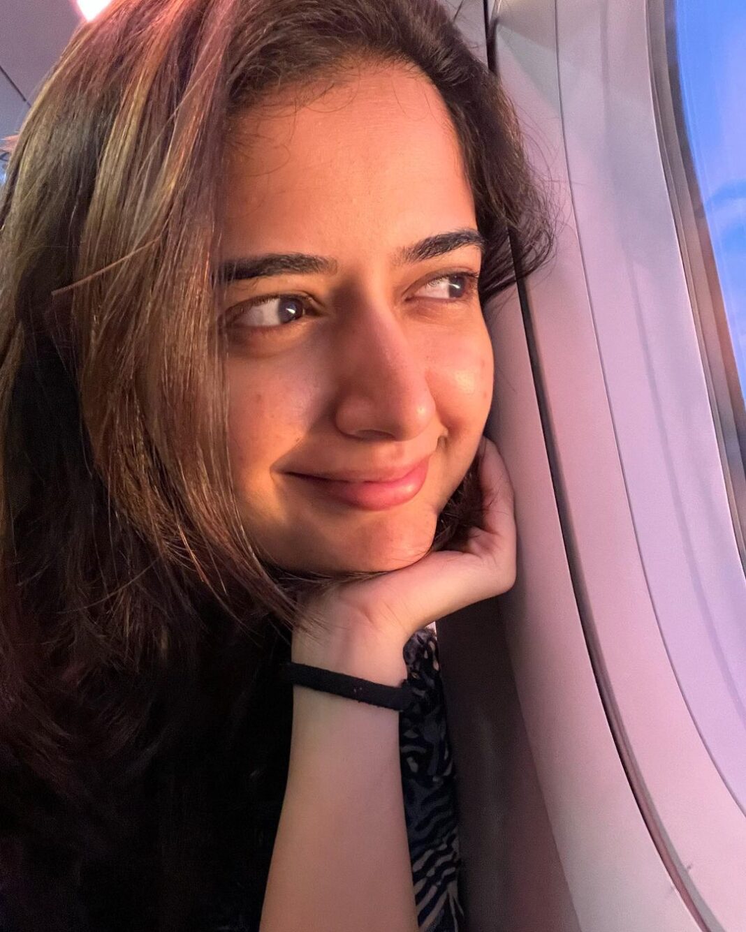 Actress Ashika Ranganath HD Photos and Wallpapers May 2023 | Gethu Cinema