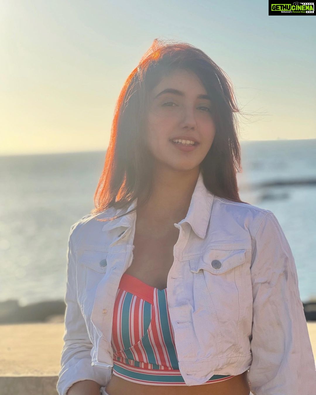 Ashnoor Kaur Instagram – Life lately🤍🌅 | Gethu Cinema