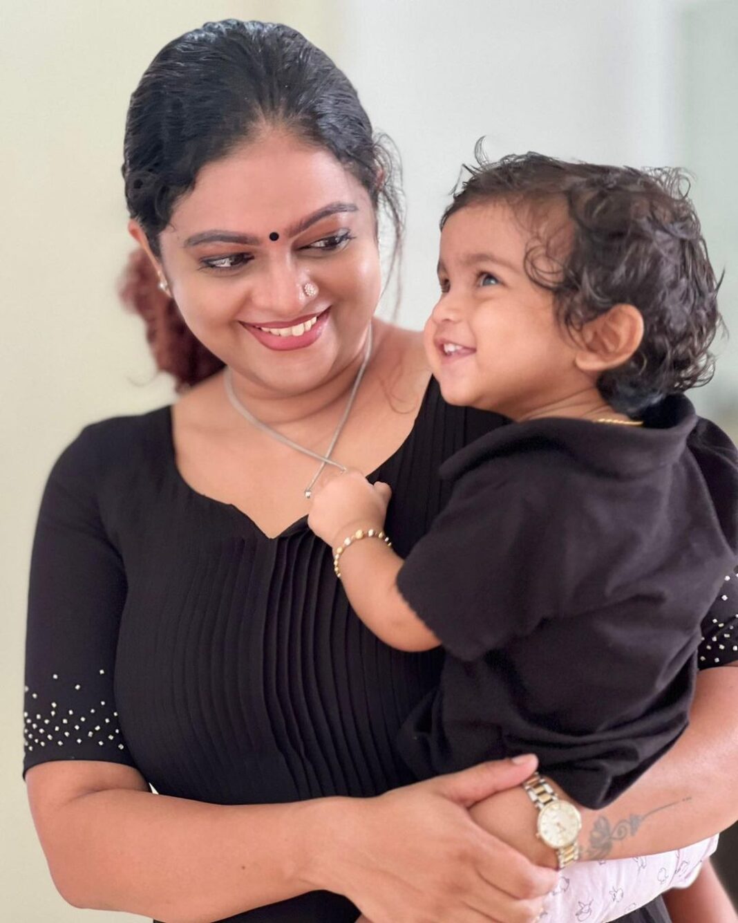 Actress Aswathy Sreekanth HD Photos and Wallpapers November 2022 ...