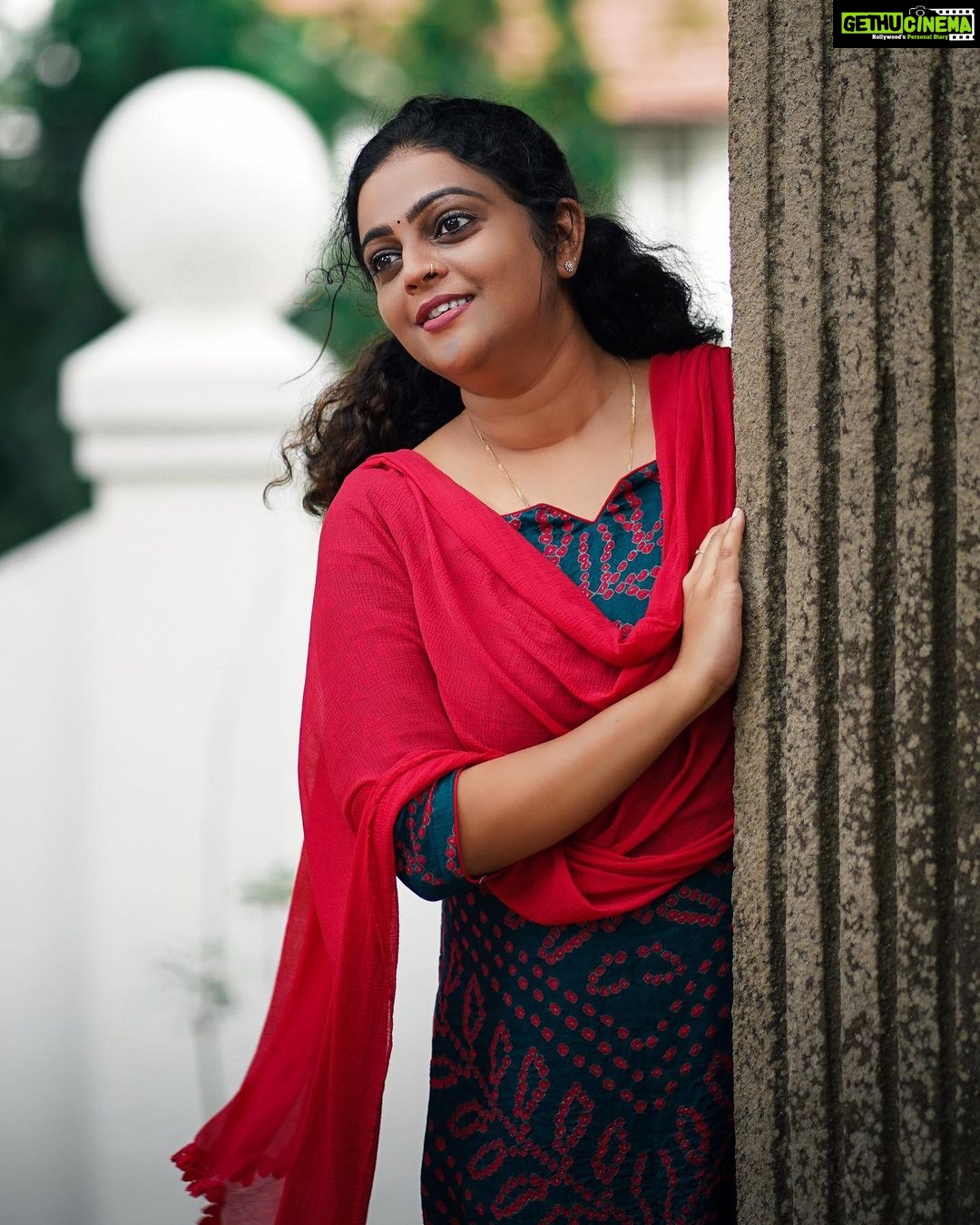 Actress Aswathy Sreekanth HD Instagram Photos and Wallpapers April 2023 ...