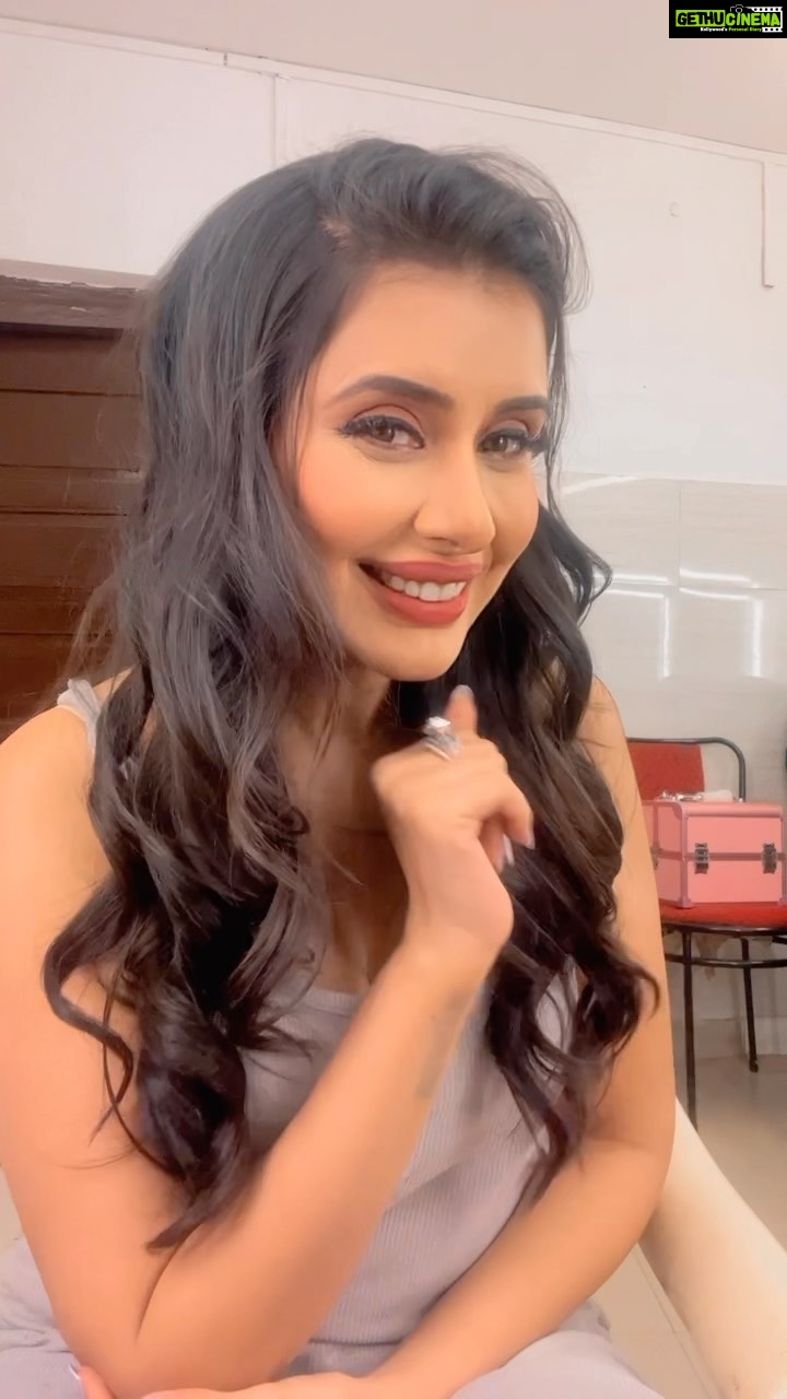 Charu Asopa Instagram – 😝 | Gethu Cinema