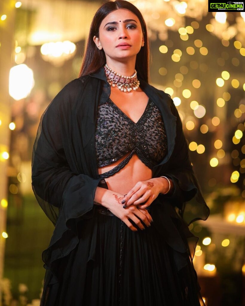 Actress Daisy Shah HD Instagram Photos and Wallpapers December 2022 ...
