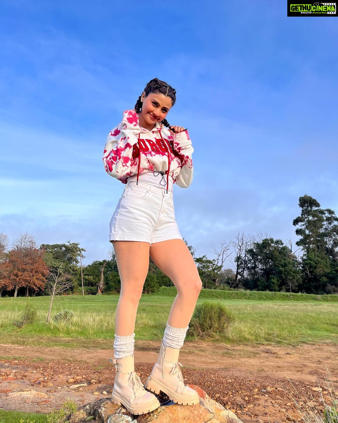 Daisy Shah Instagram – When in doubt, Braid it out 👧🏻 . . . # ...