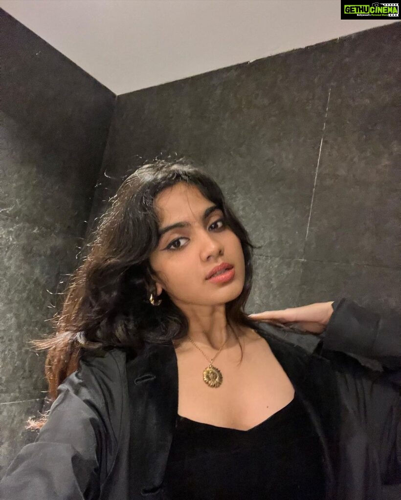 Actress Devika Sanjay HD Instagram Photos and Wallpapers December 2022 ...