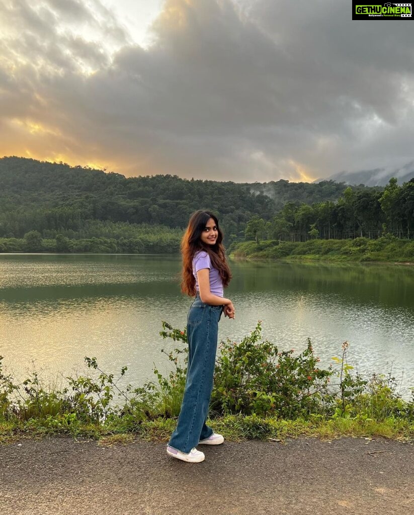 Actress Devika Sanjay HD Instagram Photos and Wallpapers June 2022 ...