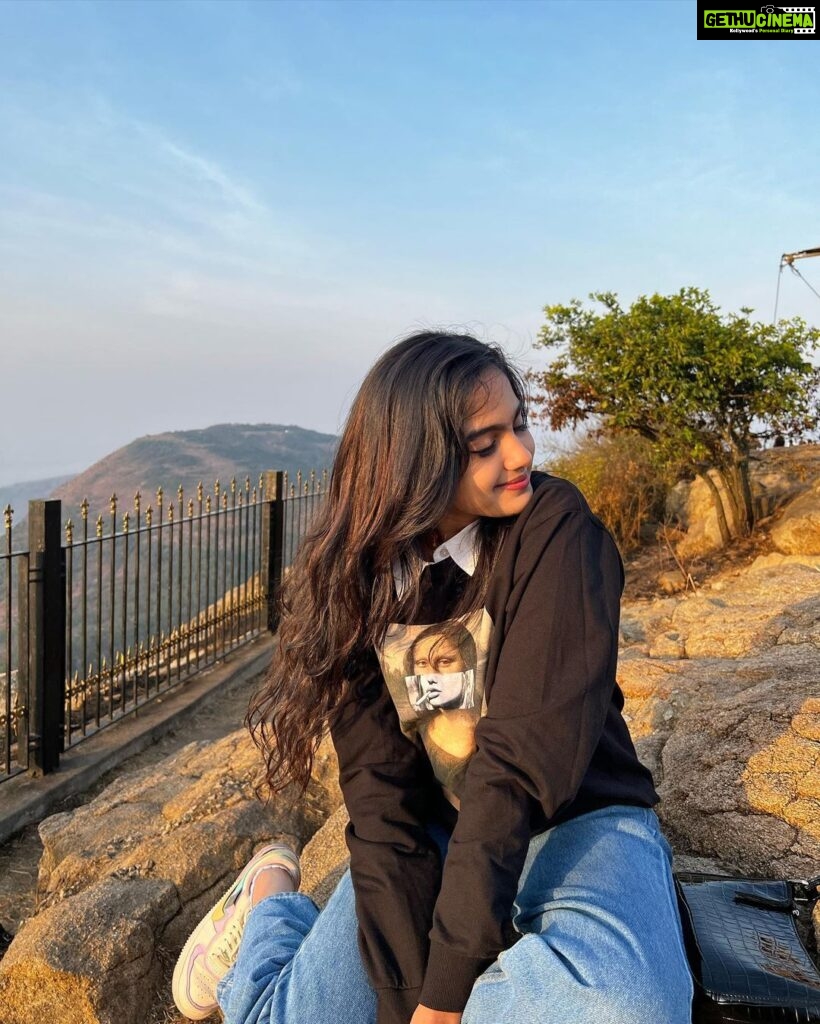 Actress Devika Sanjay HD Instagram Photos and Wallpapers March 2022 ...