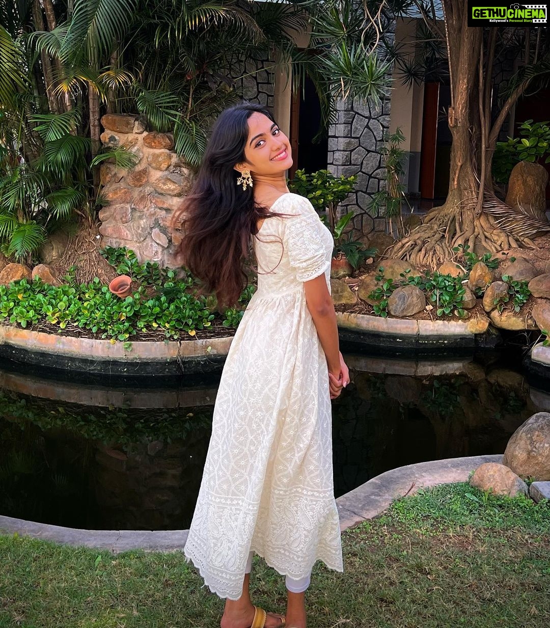 Actress Devika Sanjay HD Instagram Photos and Wallpapers April 2023 ...