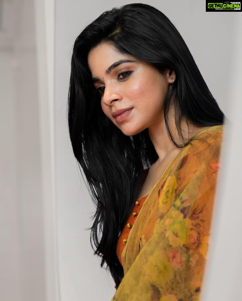 Actress Divya Bharathi HD Instagram Photos and Wallpapers May 2023 ...