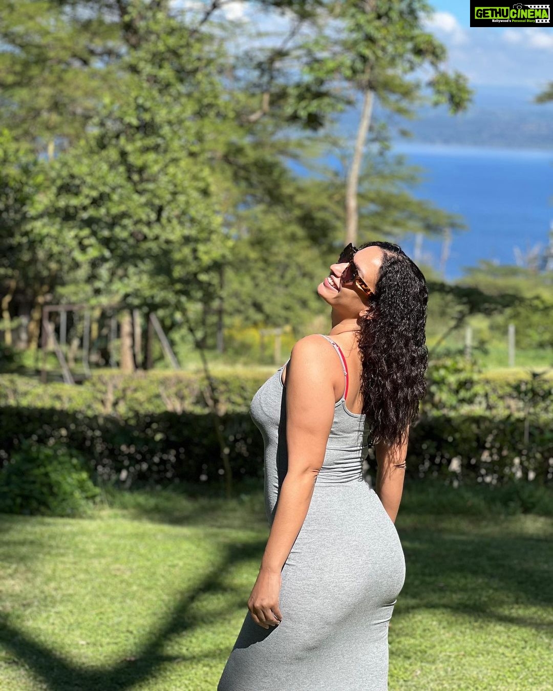 Actress Elena Roxana Maria Fernandes HD Instagram Photos and Wallpapers ...
