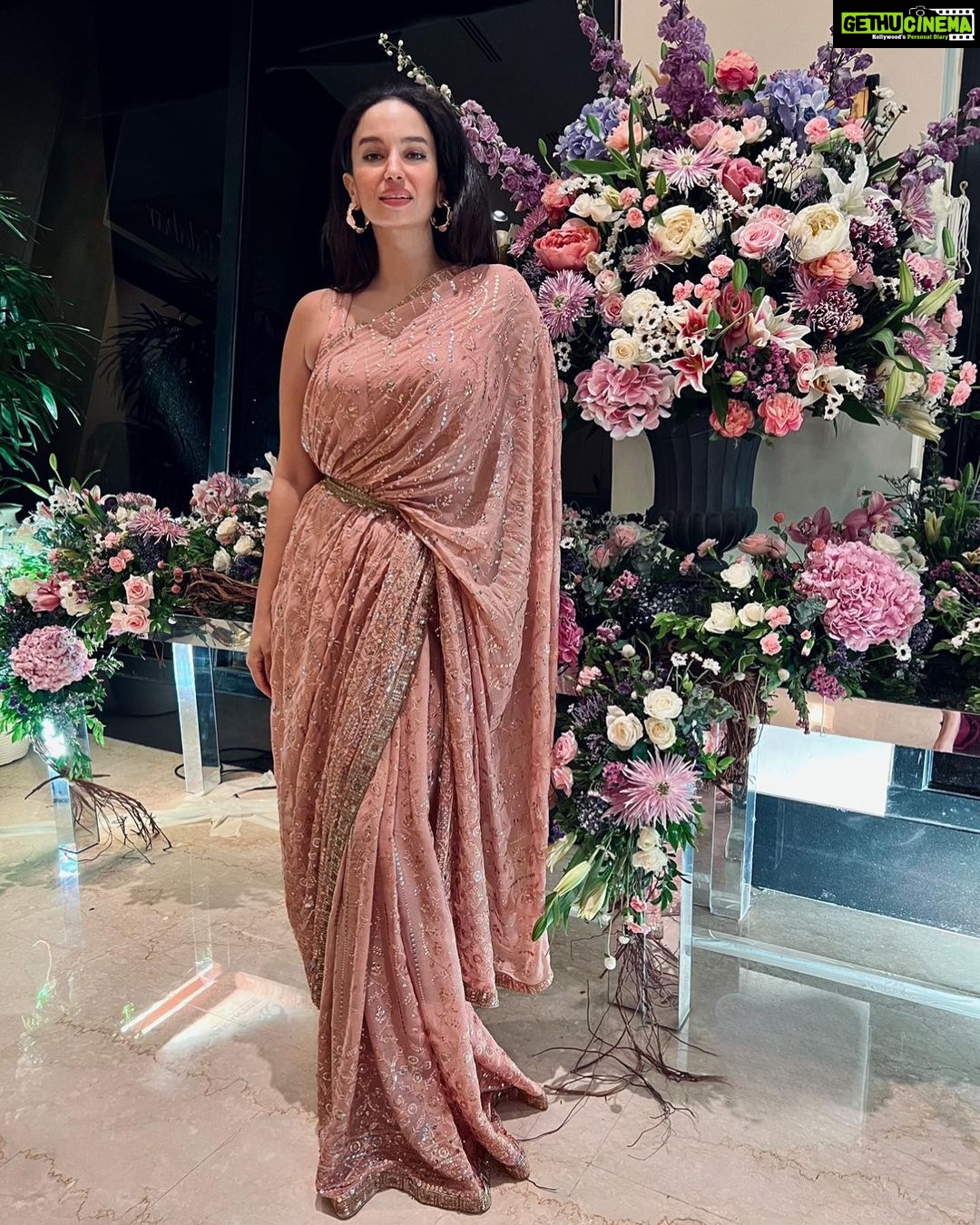 Actress Elena Roxana Maria Fernandes HD Instagram Photos and Wallpapers ...