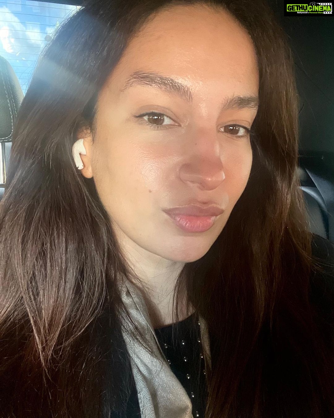 Actress Elena Roxana Maria Fernandes HD Instagram Photos and Wallpapers May 2023 | Gethu Cinema