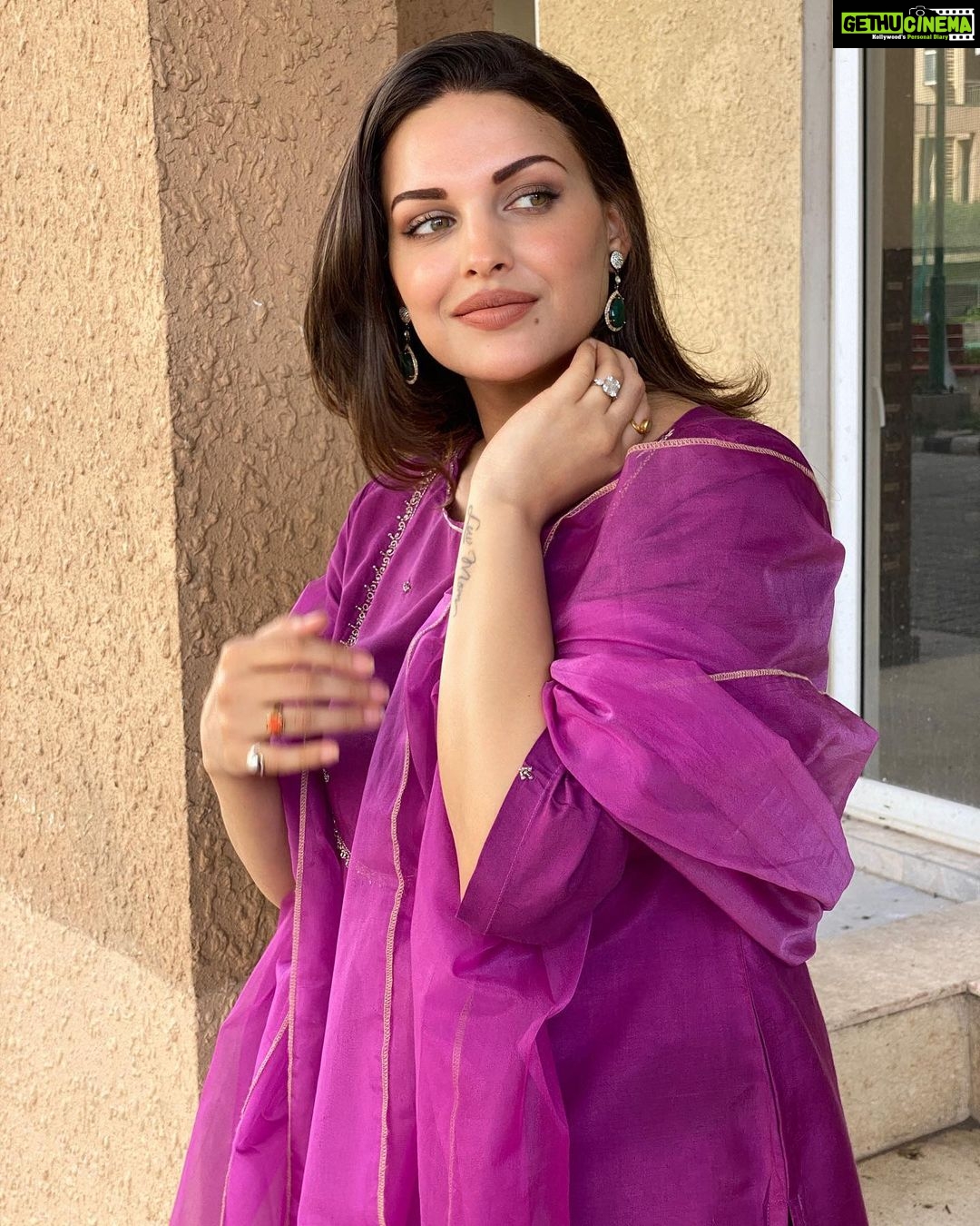 Himanshi Khurana Instagram – Outfit @houseofayuda Earrings ...