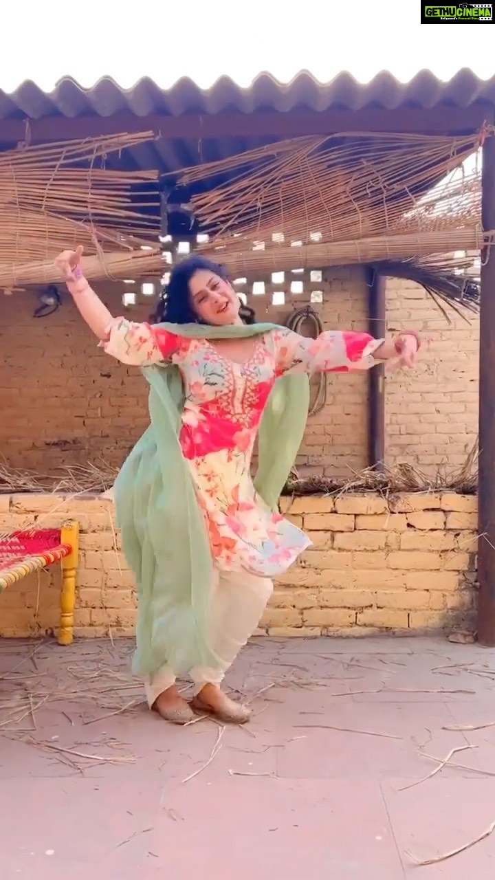 Isha Malviya Instagram – gal mann le meri🙏🥺 . congratulations ...