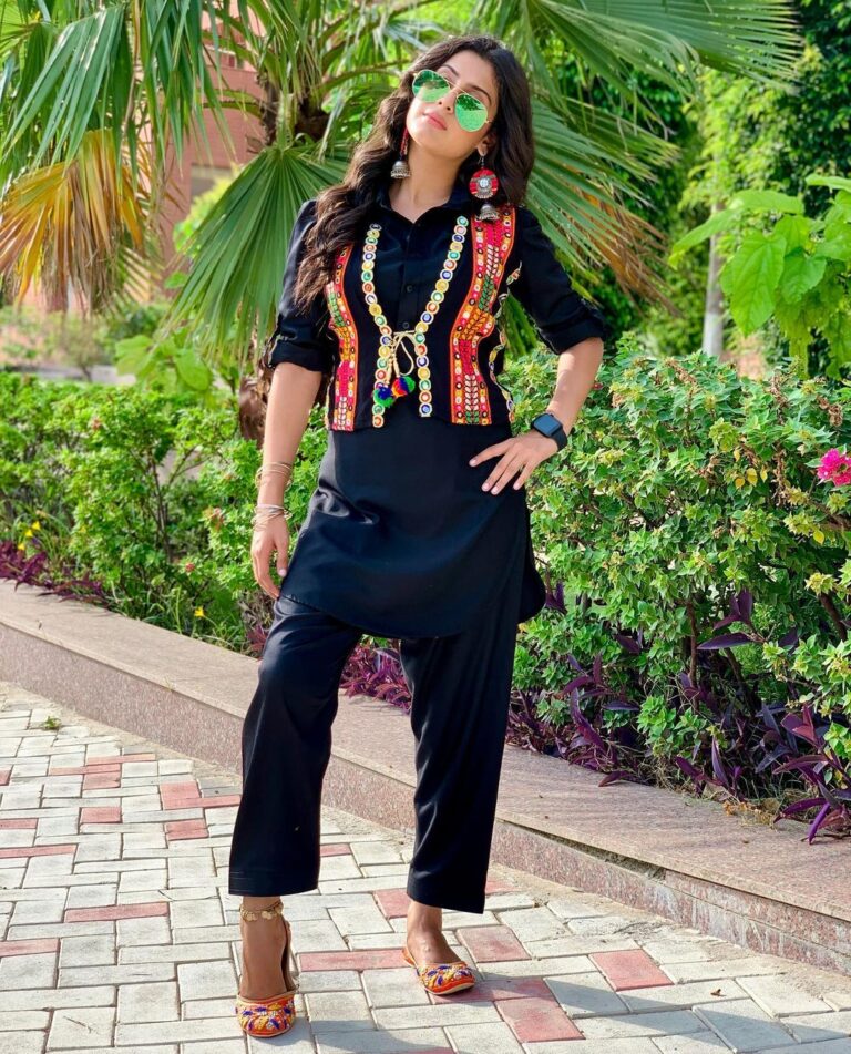 Actress Isha Malviya HD Photos and Wallpapers May 2023 | Gethu Cinema