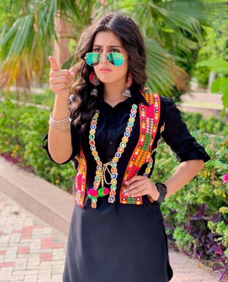 Actress Isha Malviya HD Photos and Wallpapers May 2023 | Gethu Cinema